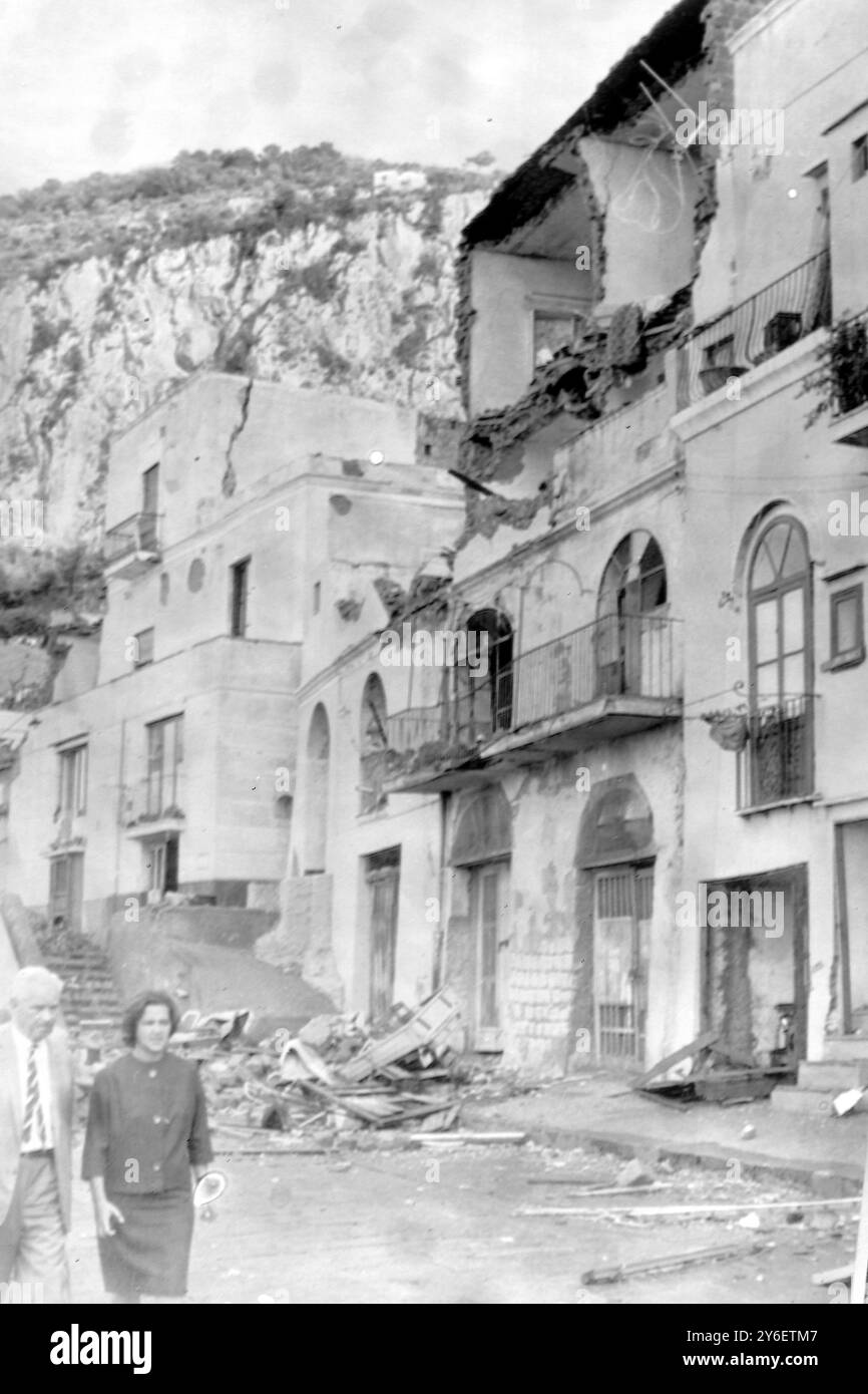 WHIRLWINDS WRECKED STREET IN CAPRI ; 21 SEPTEMBER 1962 Stock Photo - Alamy