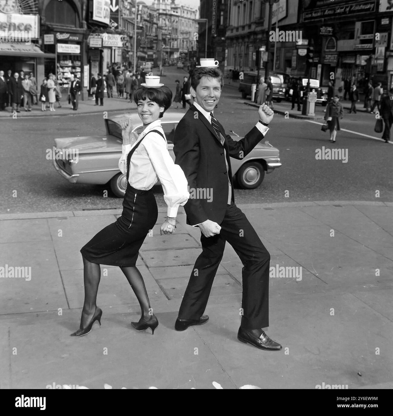 DANCE CHRISTINE AND ANTHONY HUNTER DANCING THE TWIST IN LONDON ; 18 ...