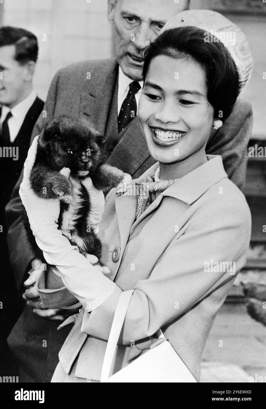 QUEEN SIRIKIT WITH EDWARD HALLSTROM IN SYDNEY ; 13 SEPTEMBER 1962 Stock ...