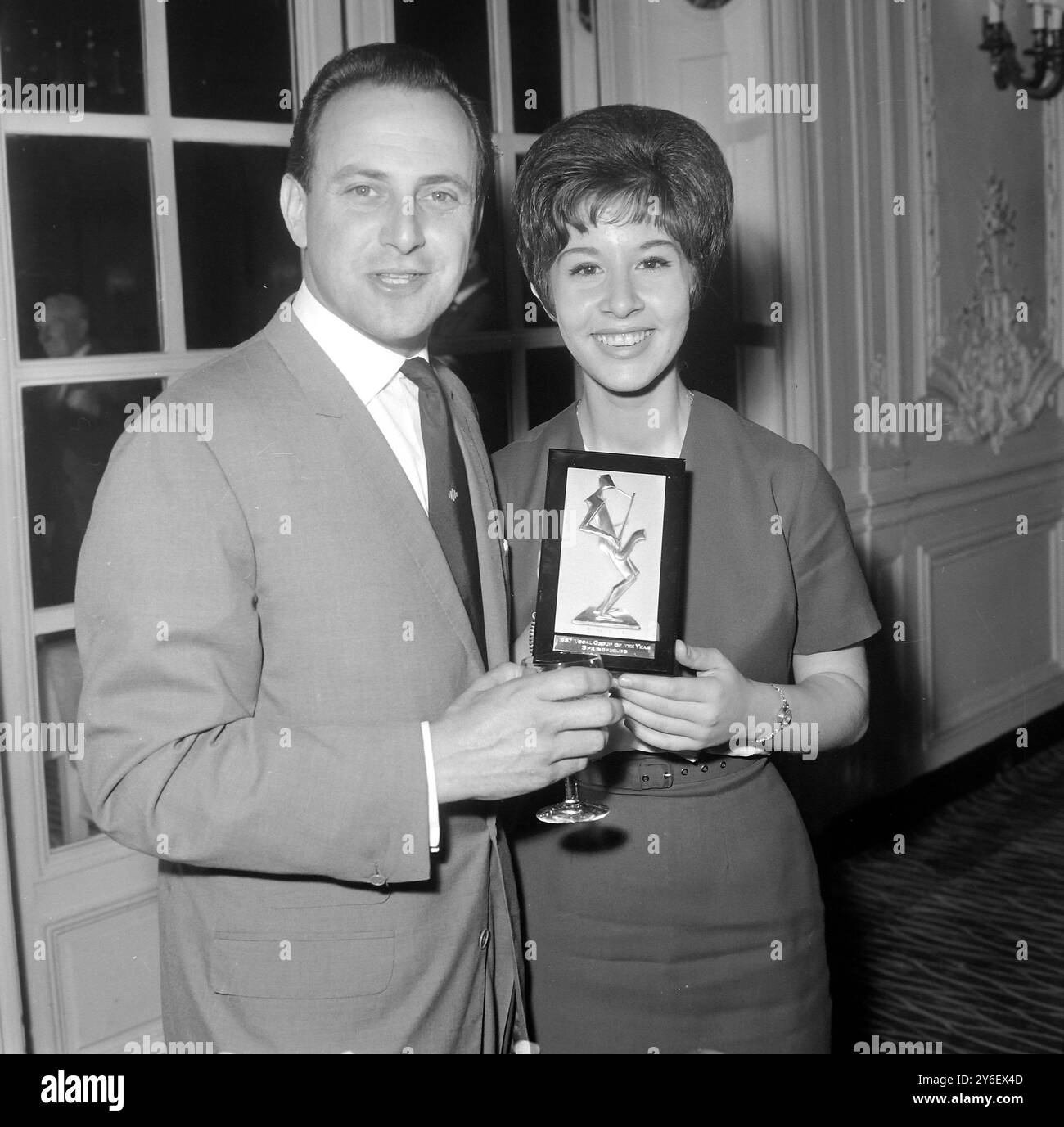 DAVID JACOBS AND HELEN SHAPIRO WIN AWARDS IN LONDON / ; 11 SEPTEMBER ...