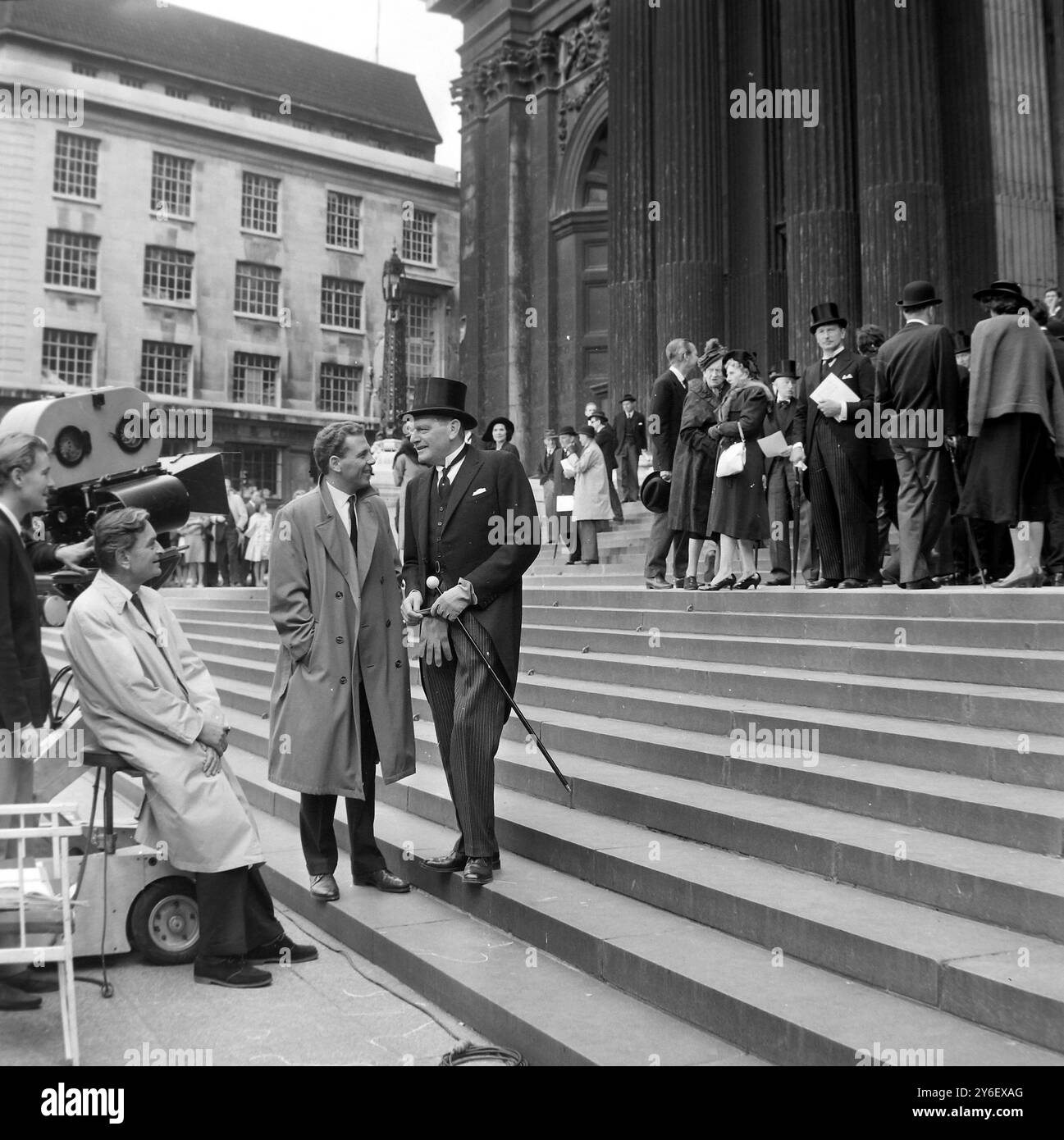 JACK HEDLEY, DAVID LEAN, PETER O'TOOLE AND HAWKINS J STARTING FILMING ...