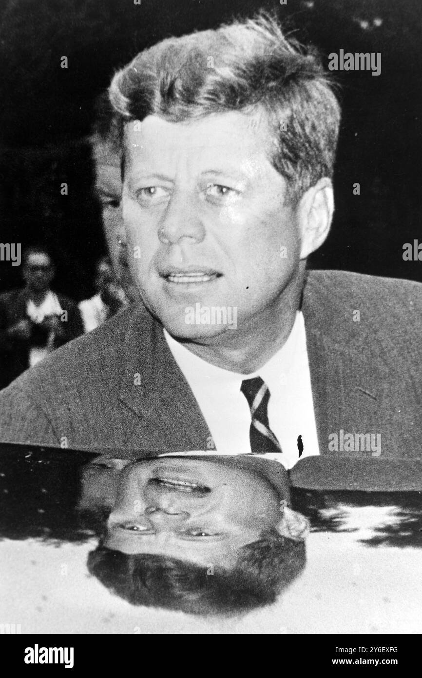 US AMERICAN PRESIDENT JOHN F KENNEDY REFLECTED ON TOP OF HIS CAR / ; 6 ...