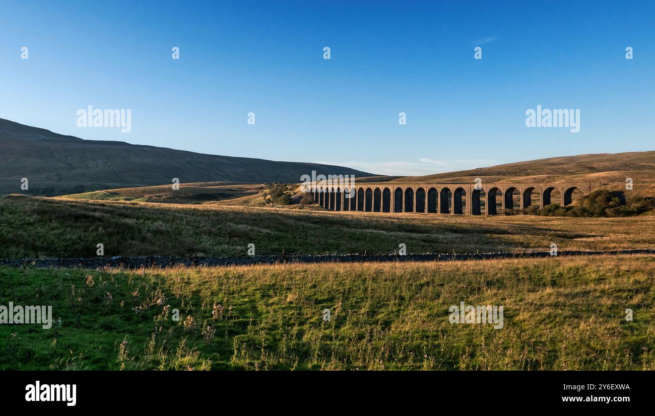 Ribblehead railway viaduct, Yorkshire, England Stock Photo - Alamy