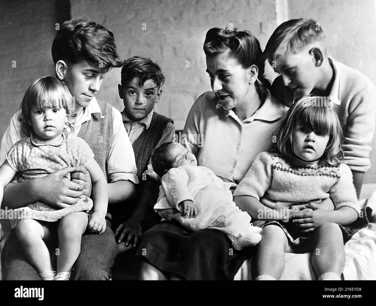 JEAN ROOK WITH CHILDREN / ; 29 AUGUST 1962 Stock Photo - Alamy