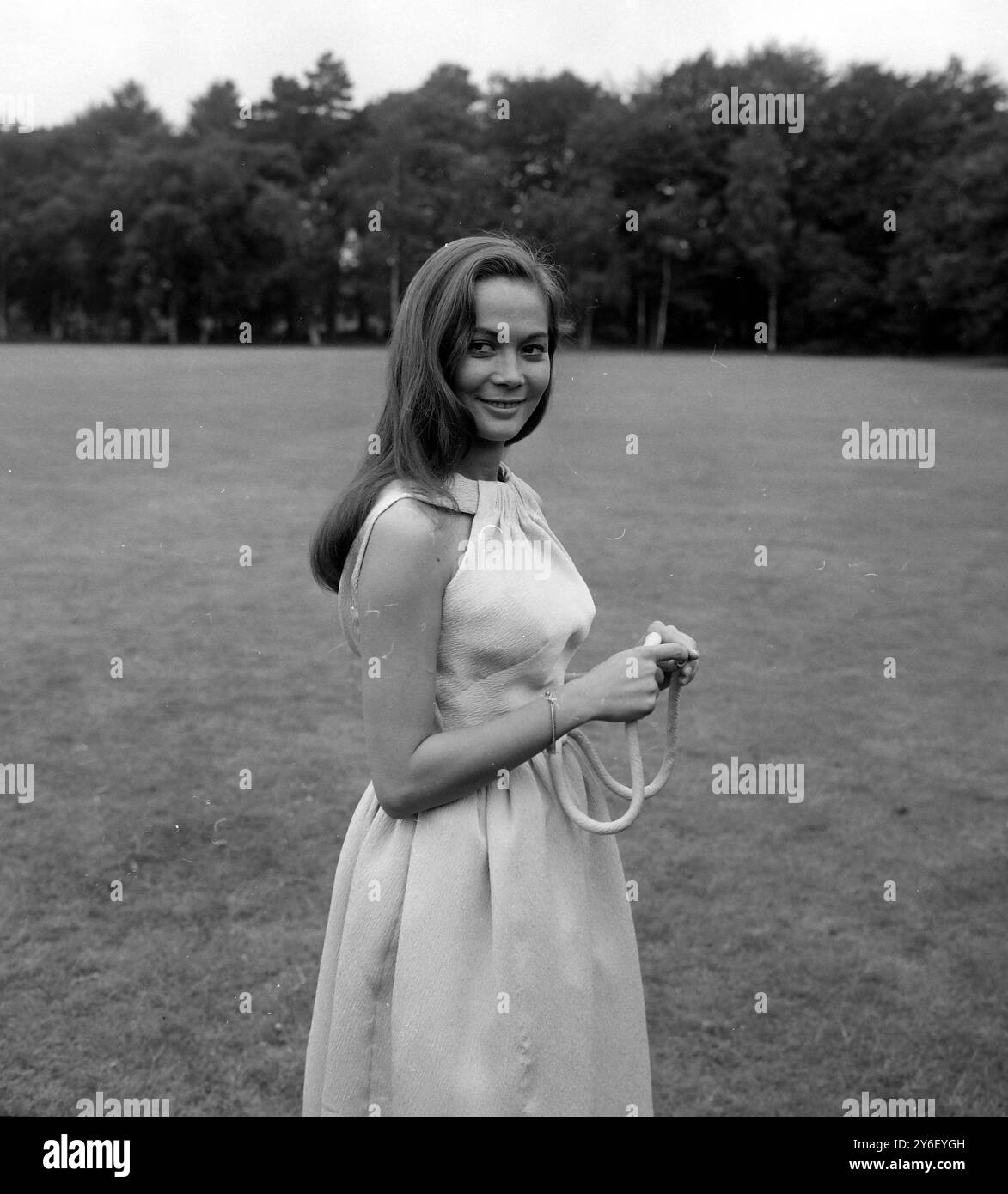 Nancy kwan hi-res stock photography and images - Alamy