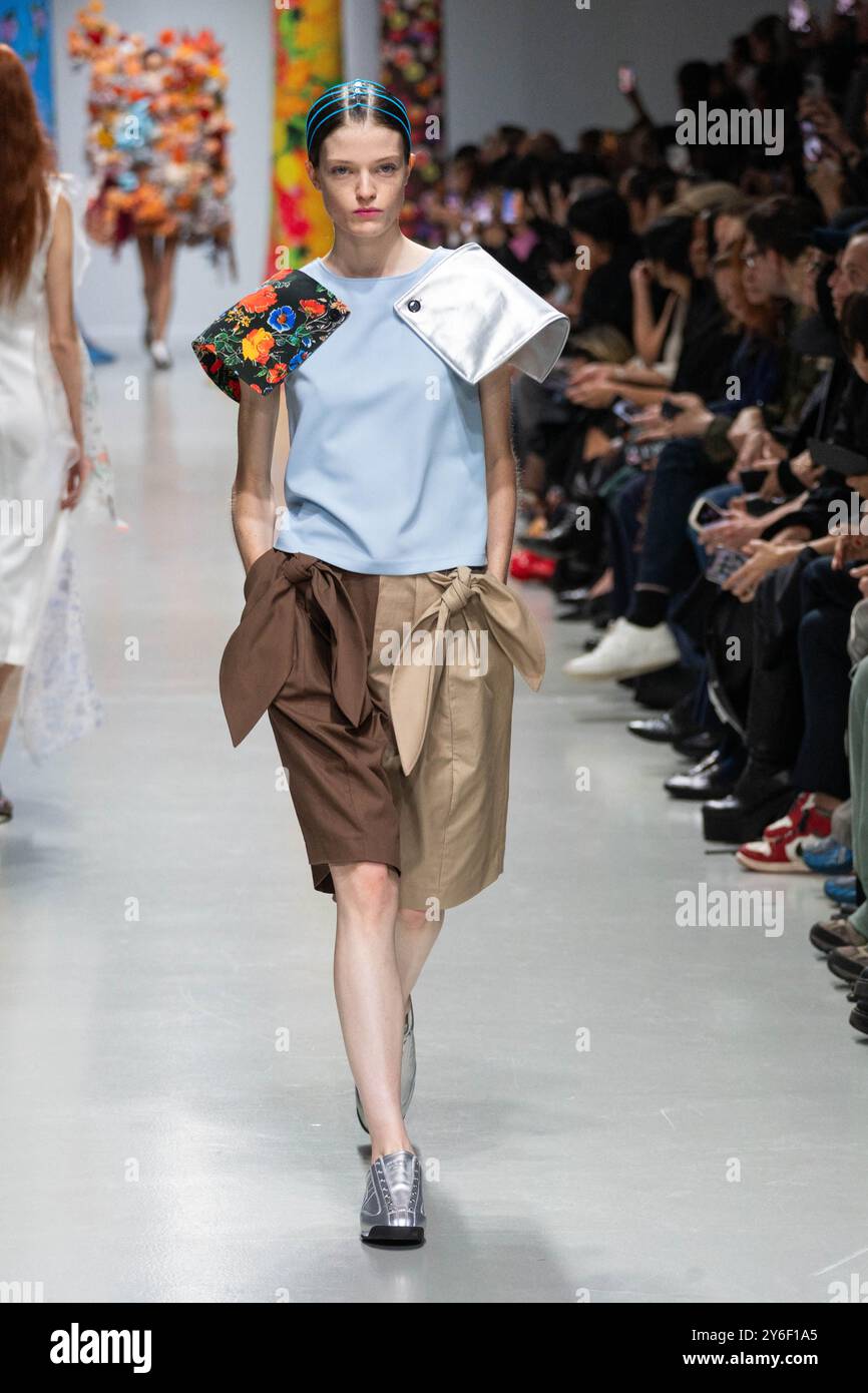 A model walks the runway during the Zomer Ready to Wear Spring/Summer ...