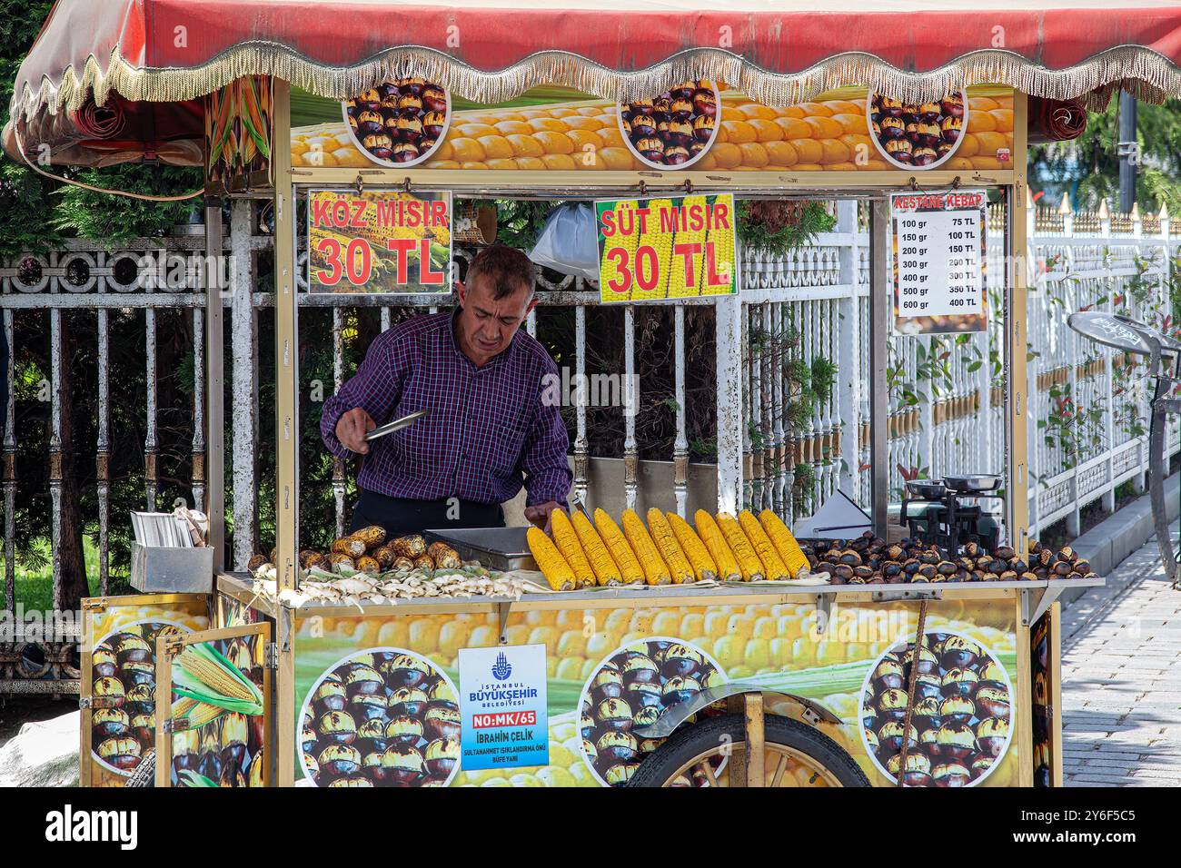 Turkish street food vendor hi-res stock photography and images - Alamy