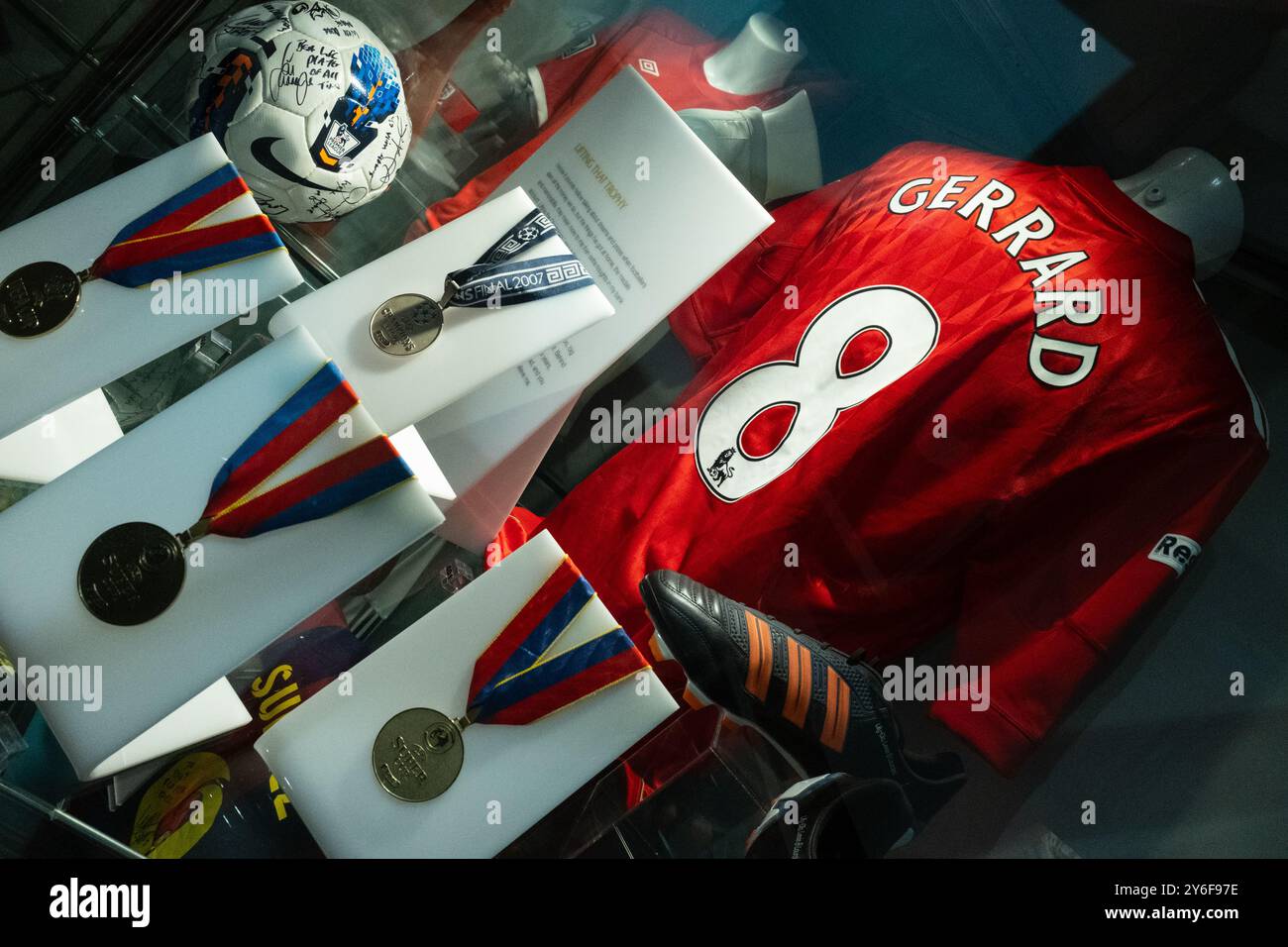 Steven gerrard liverpool hi-res stock photography and images - Alamy
