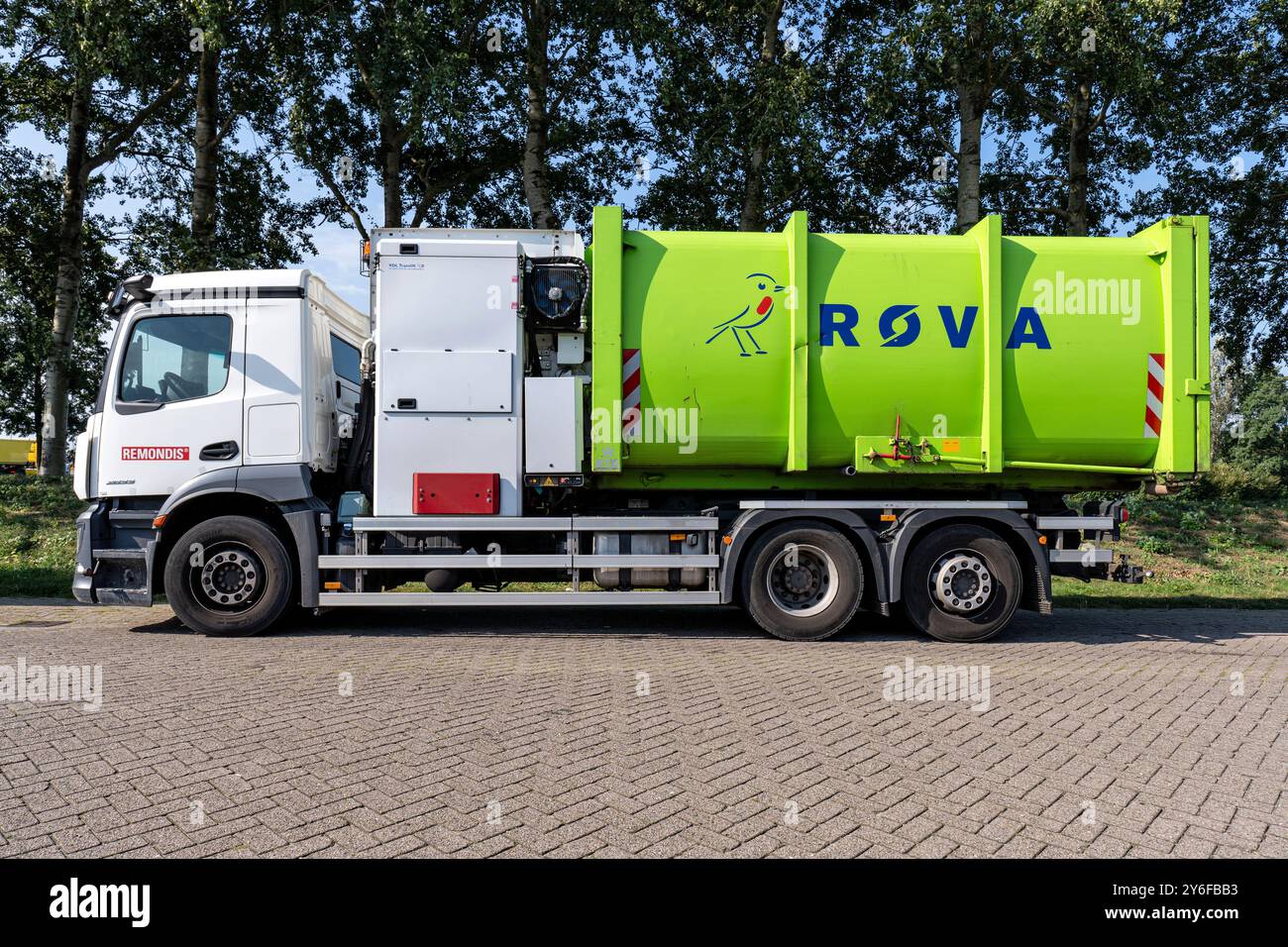 Remondis Mercedes-Benz Actros truck with ROVA roll-off container Stock Photo - Alamy