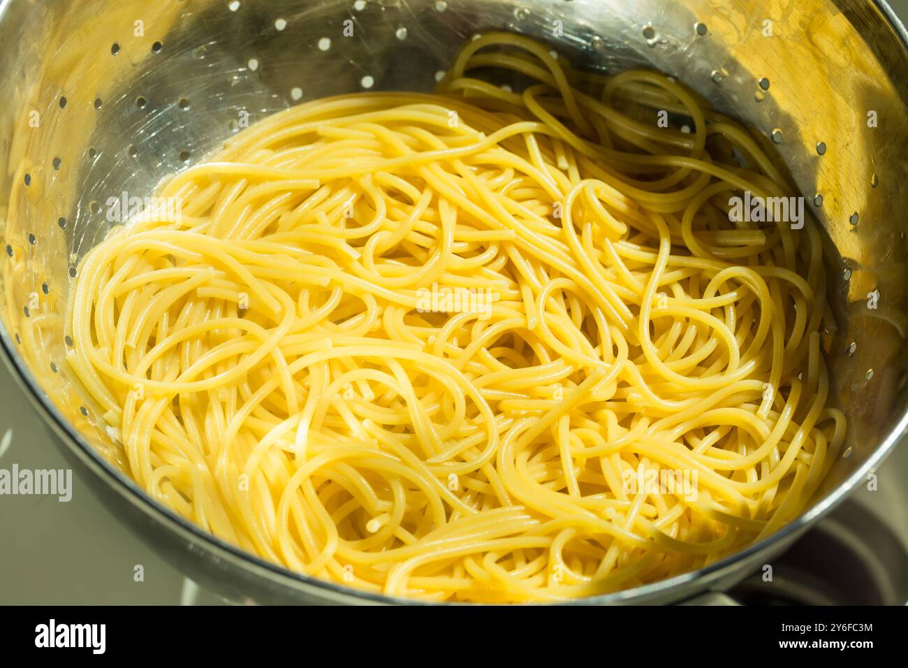 Homemade Cooked Italian Spaghetti Pasta in a Strainer Stock Photo - Alamy
