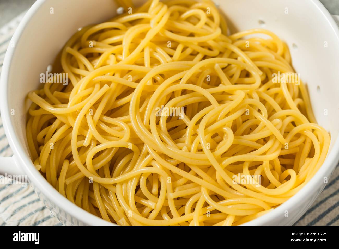 Homemade Cooked Italian Spaghetti Pasta in a Strainer Stock Photo - Alamy