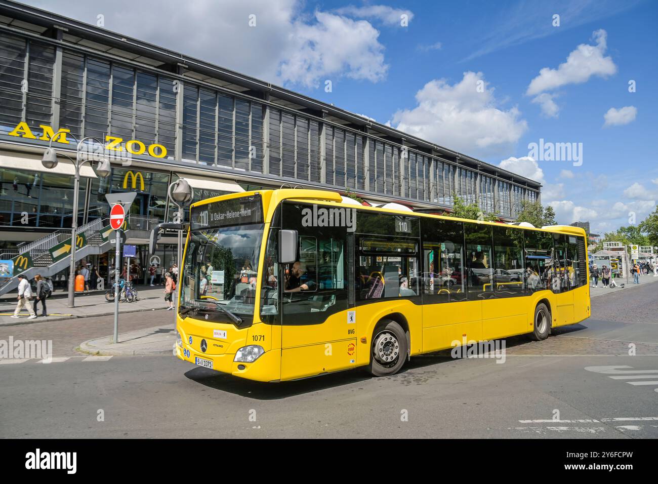 Bus 110, Bahnhof Zoo, Hardenbergplatz, Charlottenburg, Berlin ...