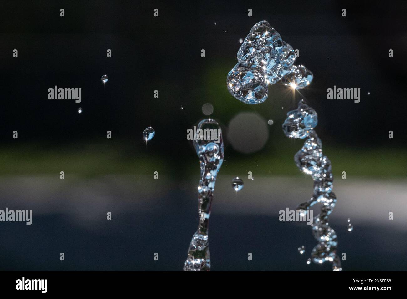 Water splashing on hands hi-res stock photography and images - Alamy