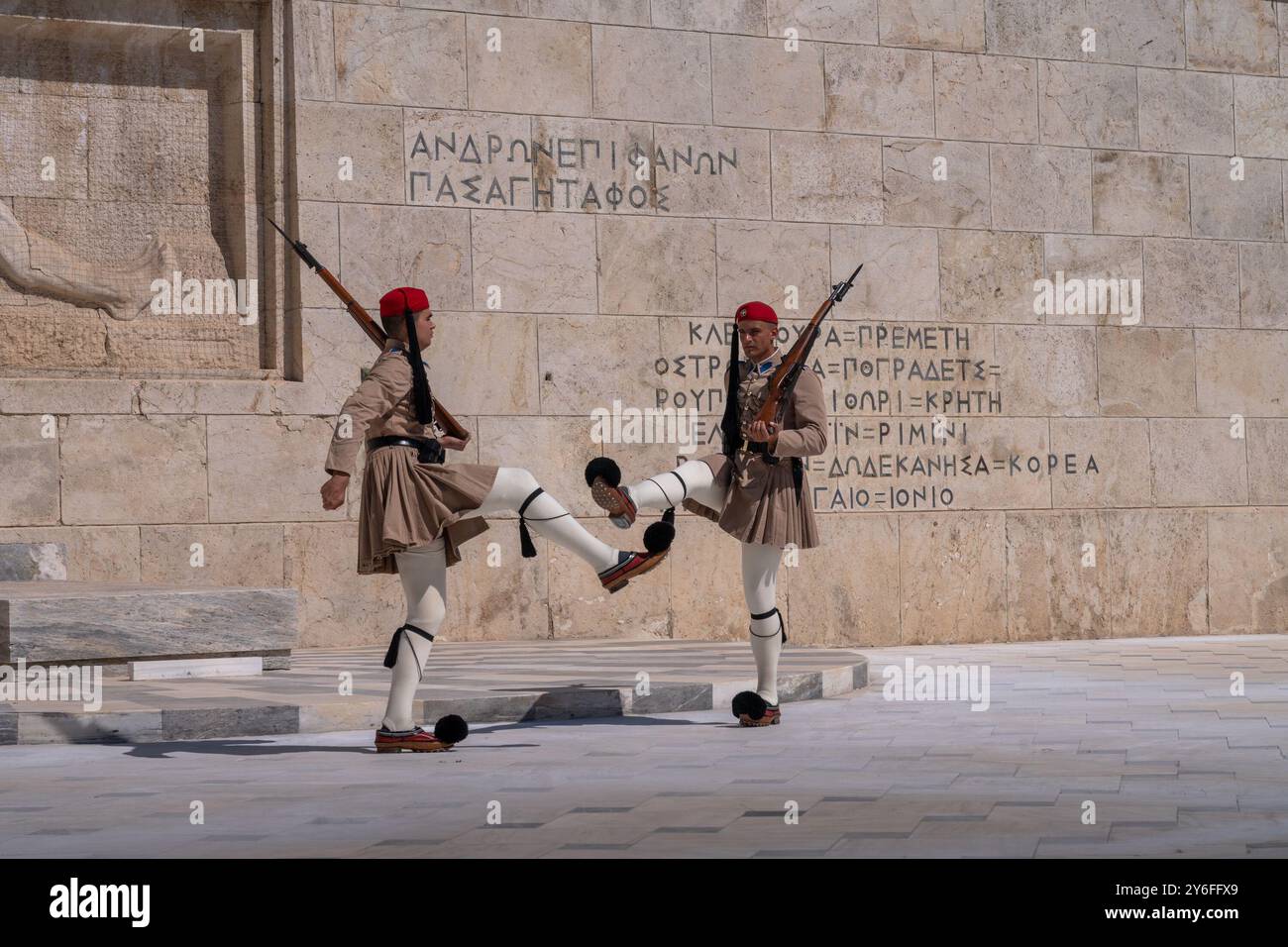 Changing of the gards hi-res stock photography and images - Alamy