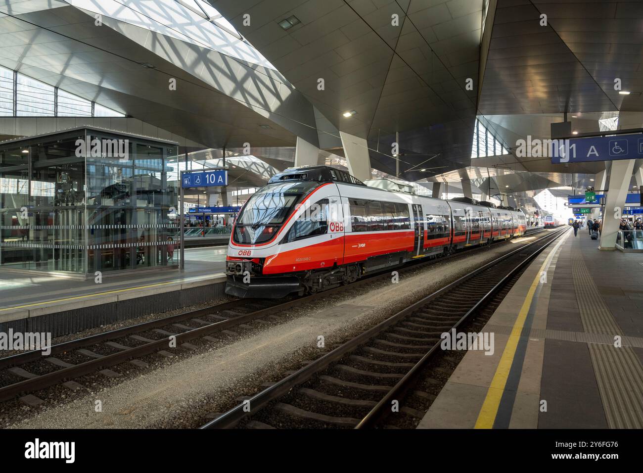 Electric train at Vienna Main Station Stock Photo - Alamy