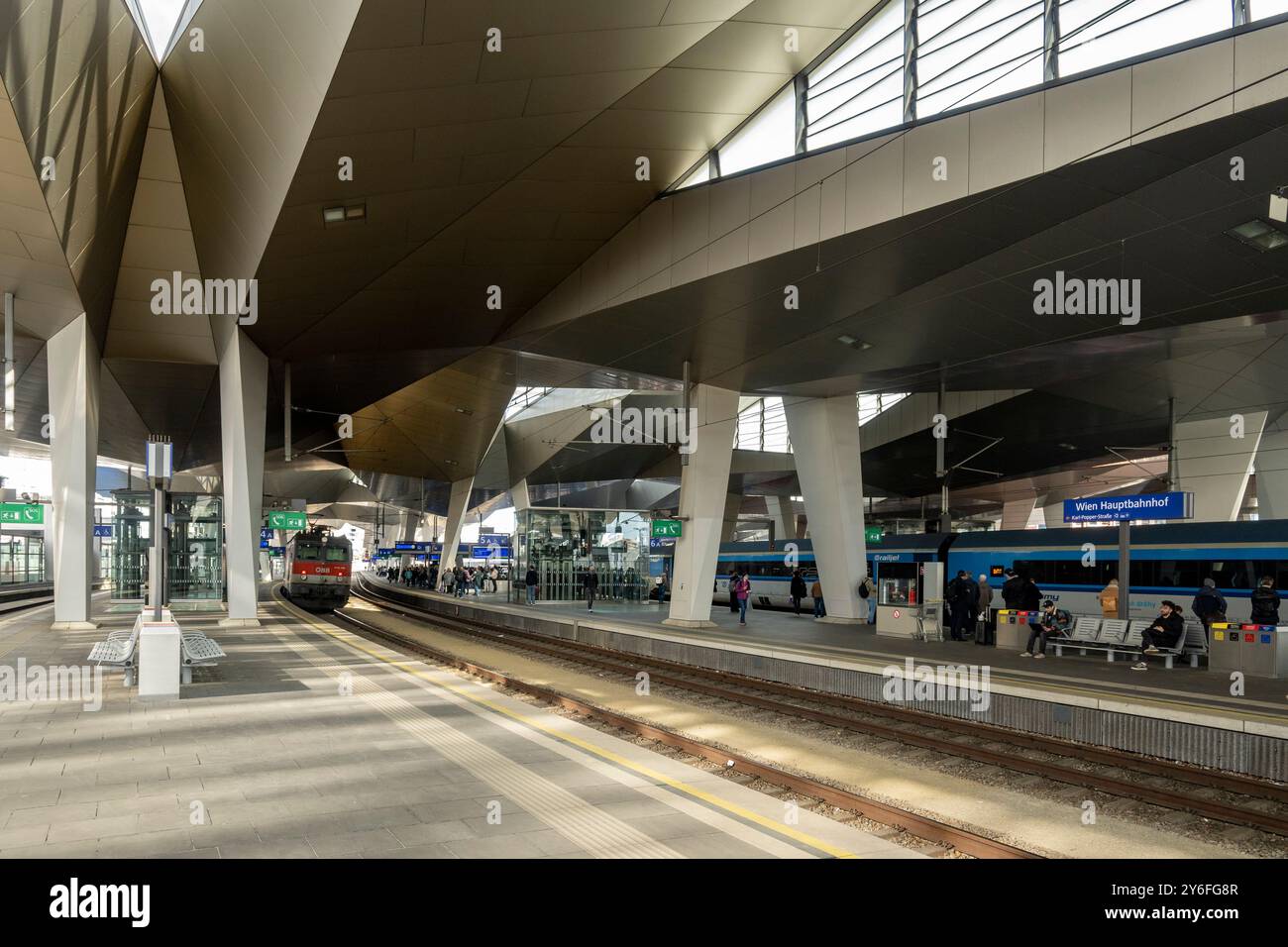 Vienna Main Station architecture Stock Photo - Alamy