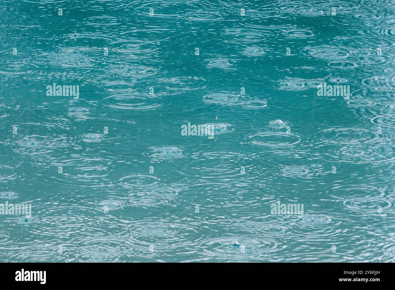 raindrops falling on a swimming pool, raindrops falling on water ...