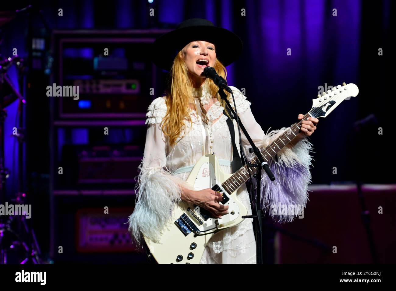 Jewel singer 2024 hi-res stock photography and images - Alamy