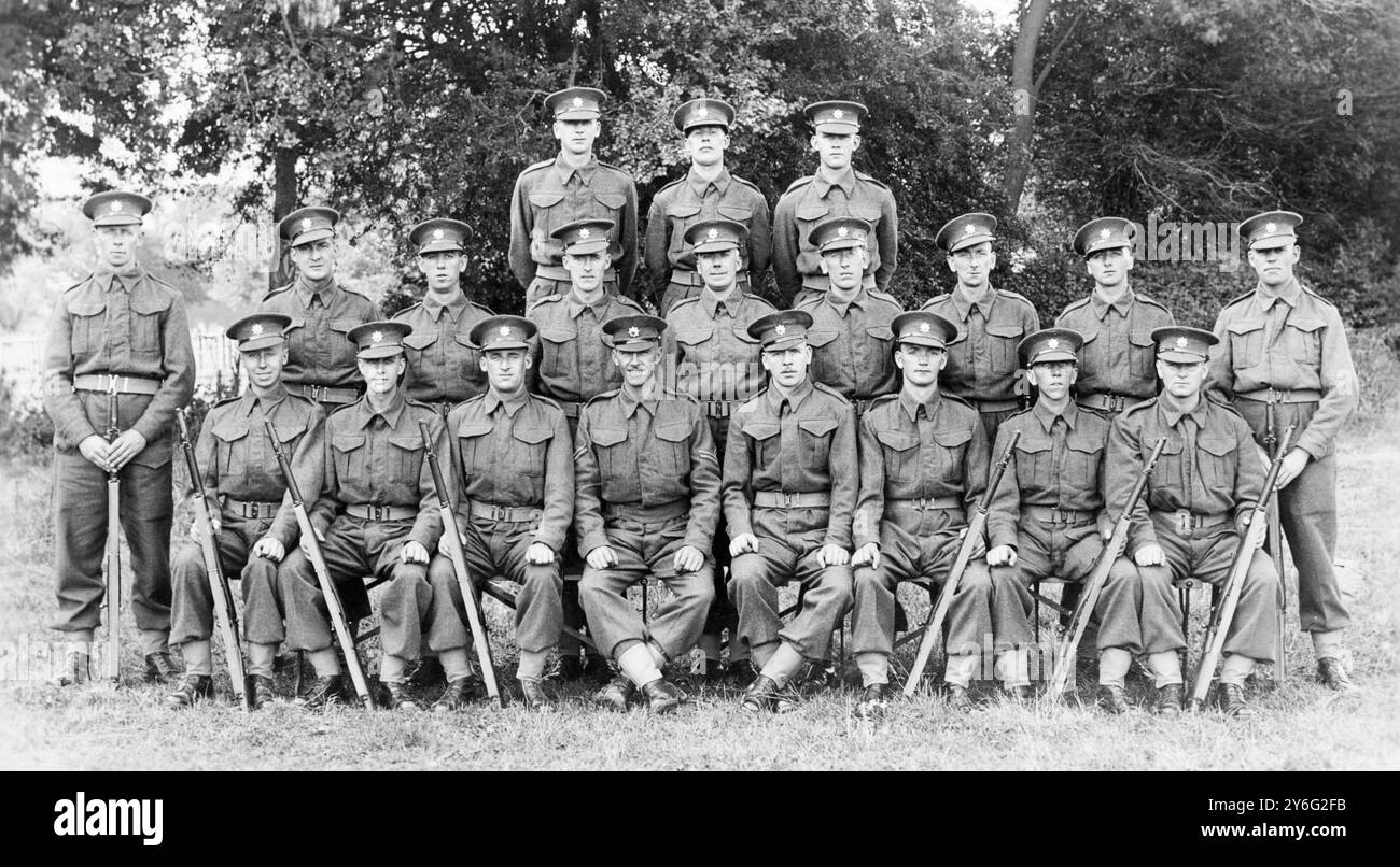 Ww2 british infantry soldiers hi-res stock photography and images - Alamy