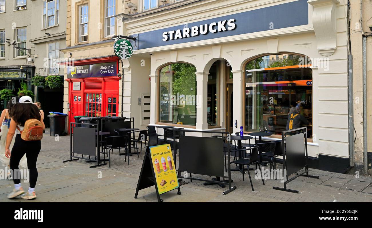 Starbucks signage cafe logo hi-res stock photography and images - Alamy