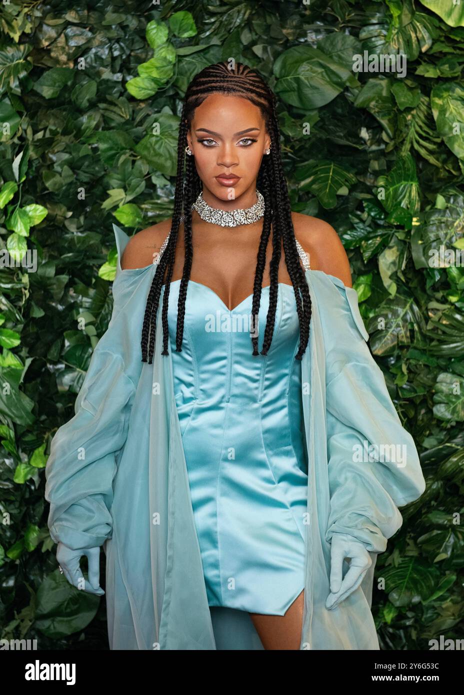 Non Exclusive: Oh na na, what’s her name? Rihanna is the name that is ...