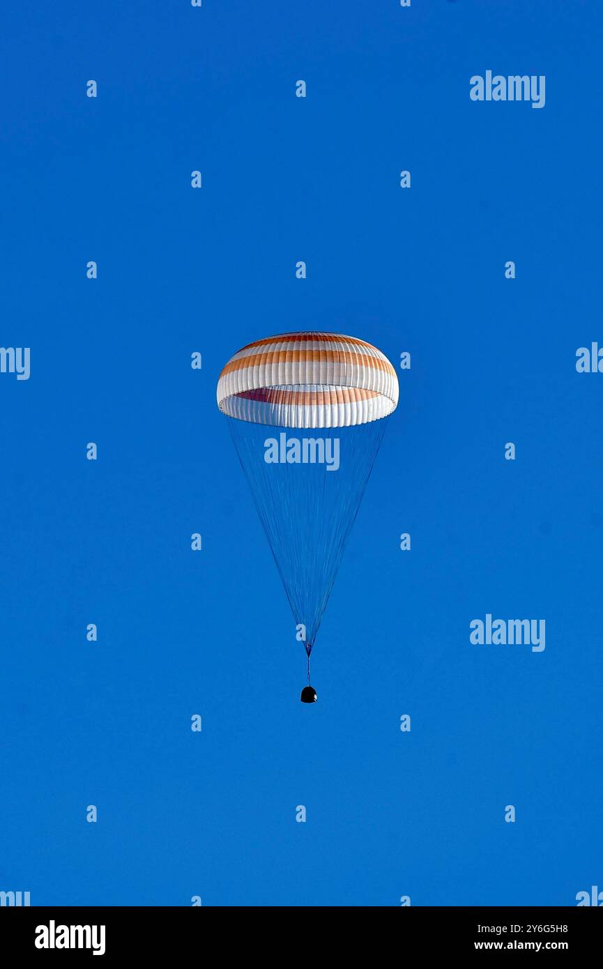 Expedition 71 landing hi-res stock photography and images - Alamy