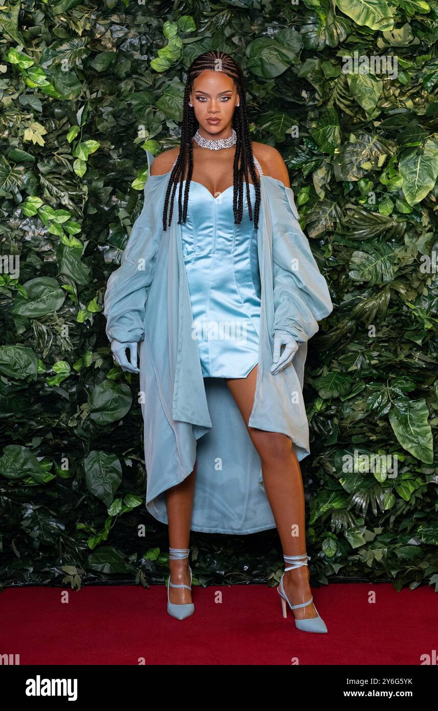 Non Exclusive: Oh na na, what’s her name? Rihanna is the name that is ...