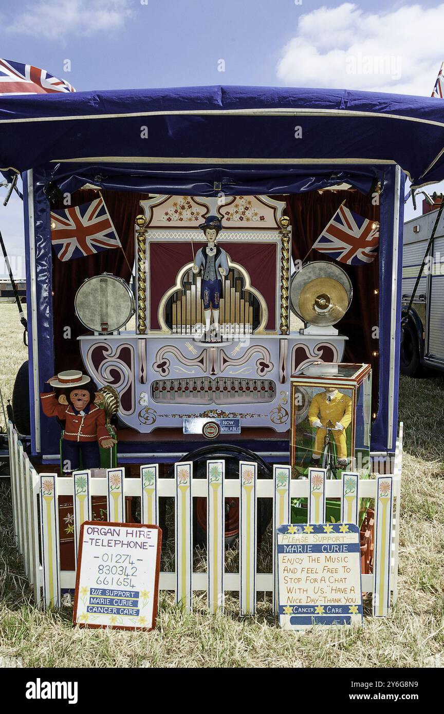 A Jupiter 30 keyless organ plays at Ackworth Classic Vehicle Rally ...