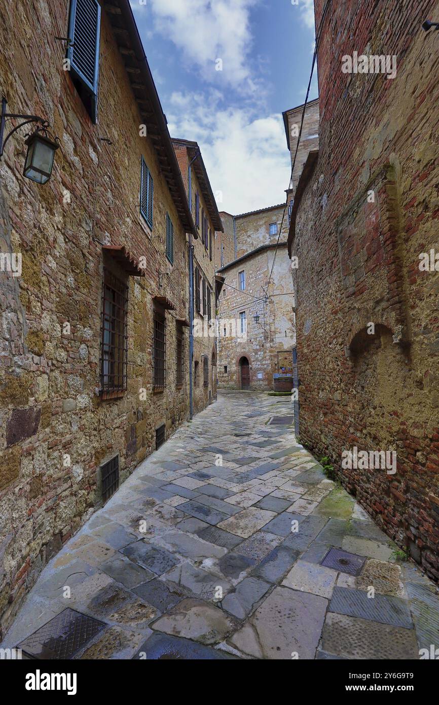Street and houses in old medieval italian town Stock Photo - Alamy