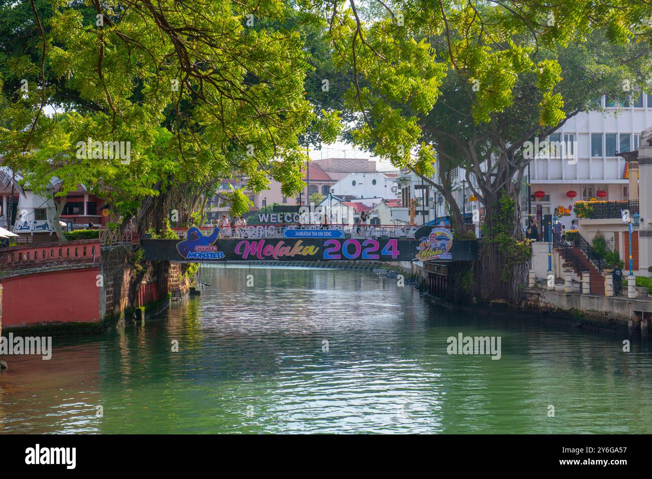 Tan Kim Seng Bridge on Malacca River in historic city center of Melaka ...