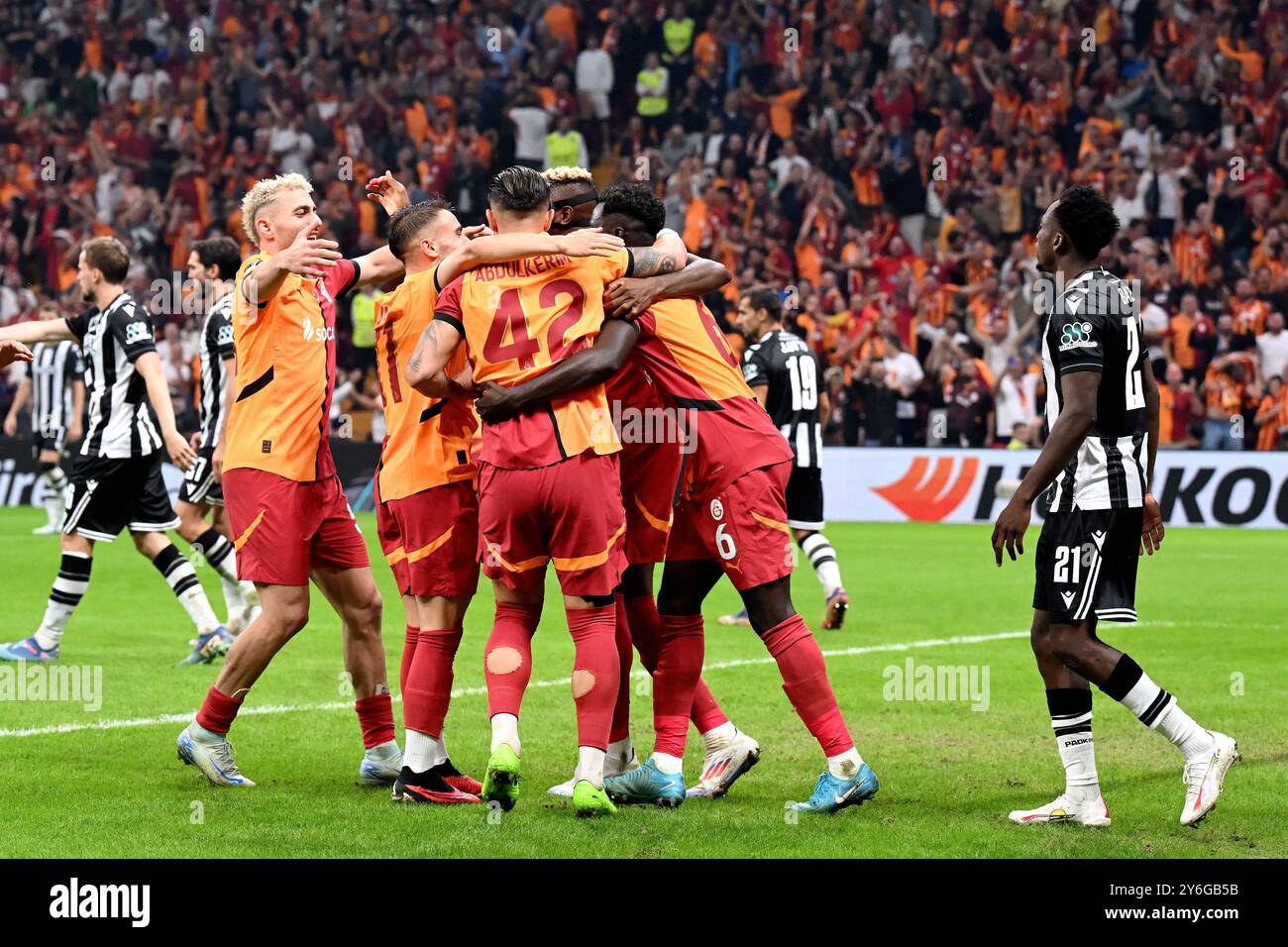 ISTANBUL - Galatasaray SK players celebrate the 1-0 during the UEFA ...