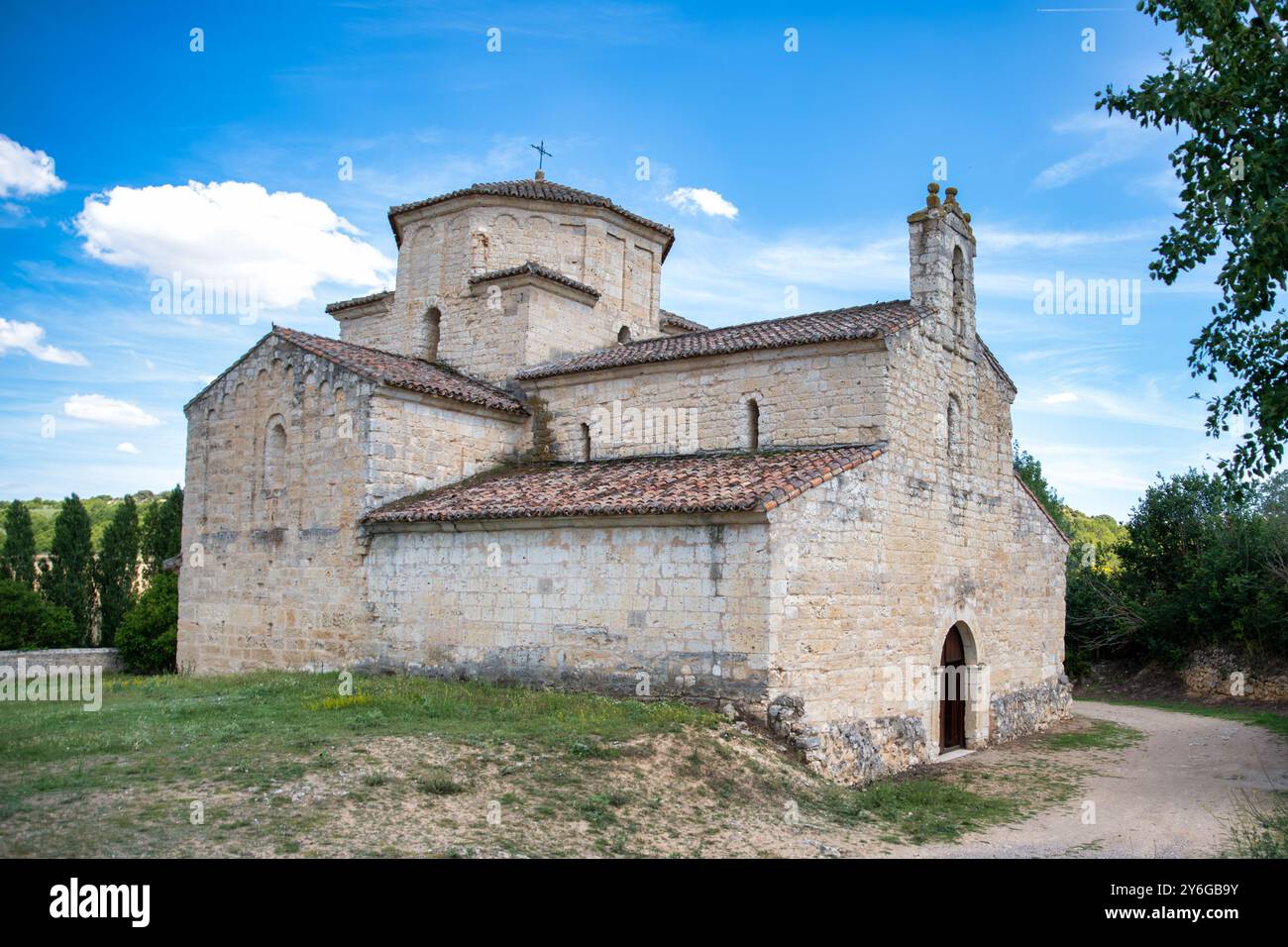 Iglesia medieval romanico lombardo Nuestra Señora de la Anunciada ...