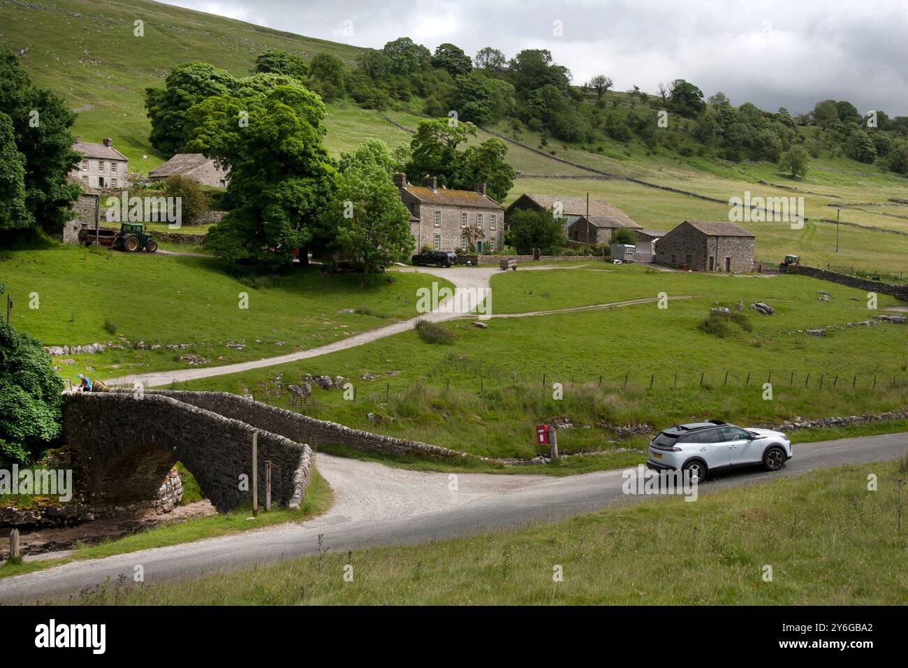 stone bridge over river Wharfe, Yockenthwaite, Langstrothdale, Upper ...