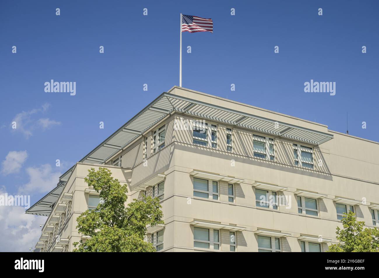 American embassy building exterior hi-res stock photography and images ...