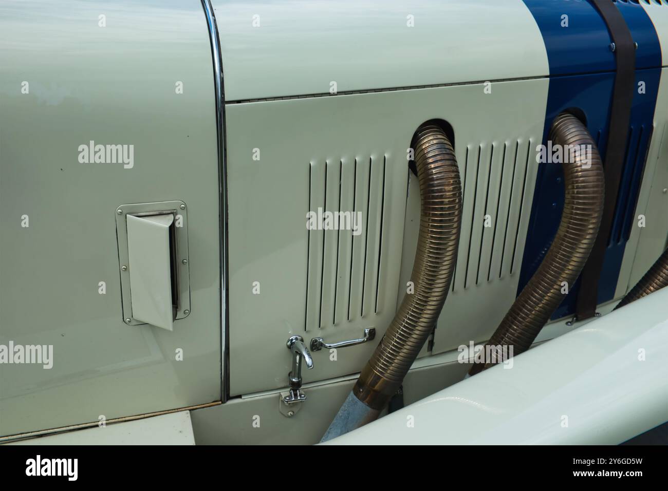 Voluminous hood hi-res stock photography and images - Alamy