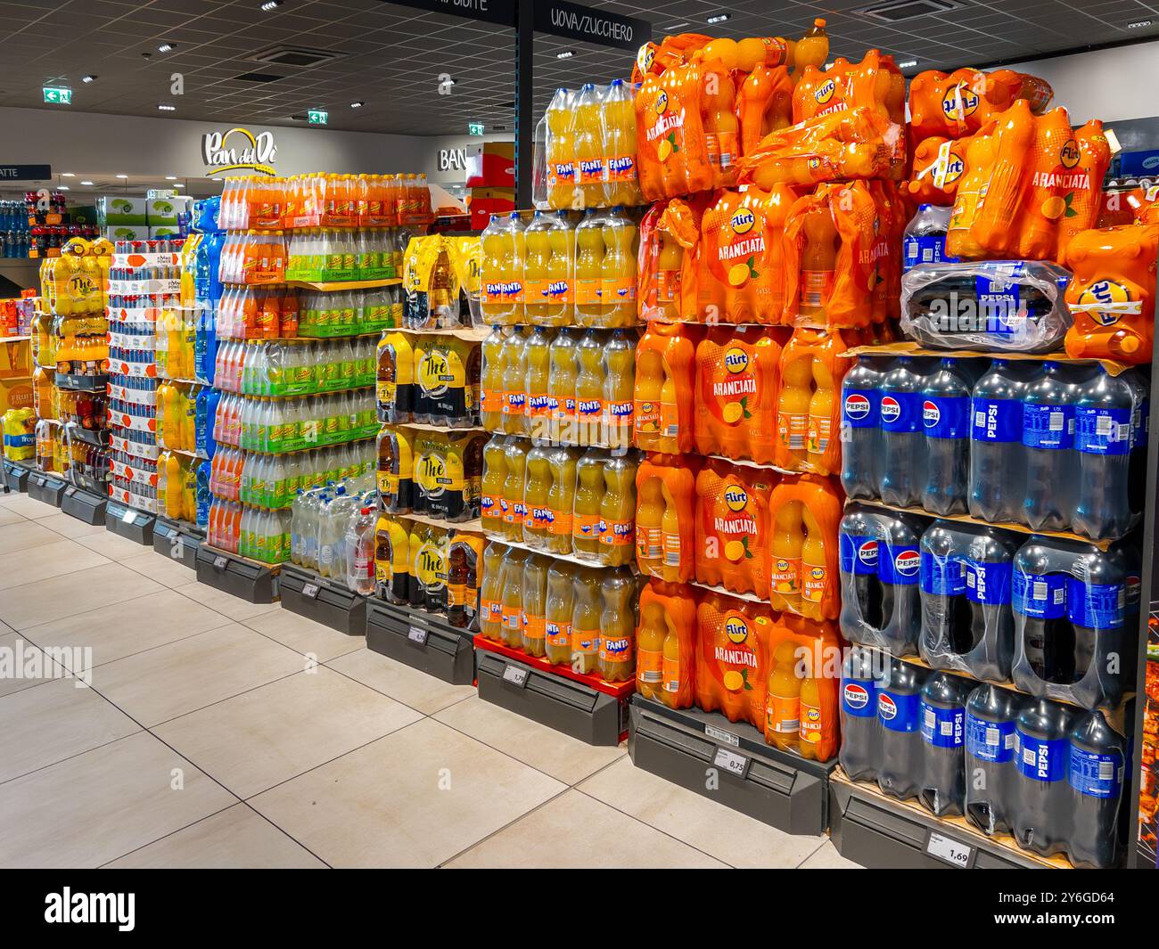 Fanta sale hi-res stock photography and images - Alamy
