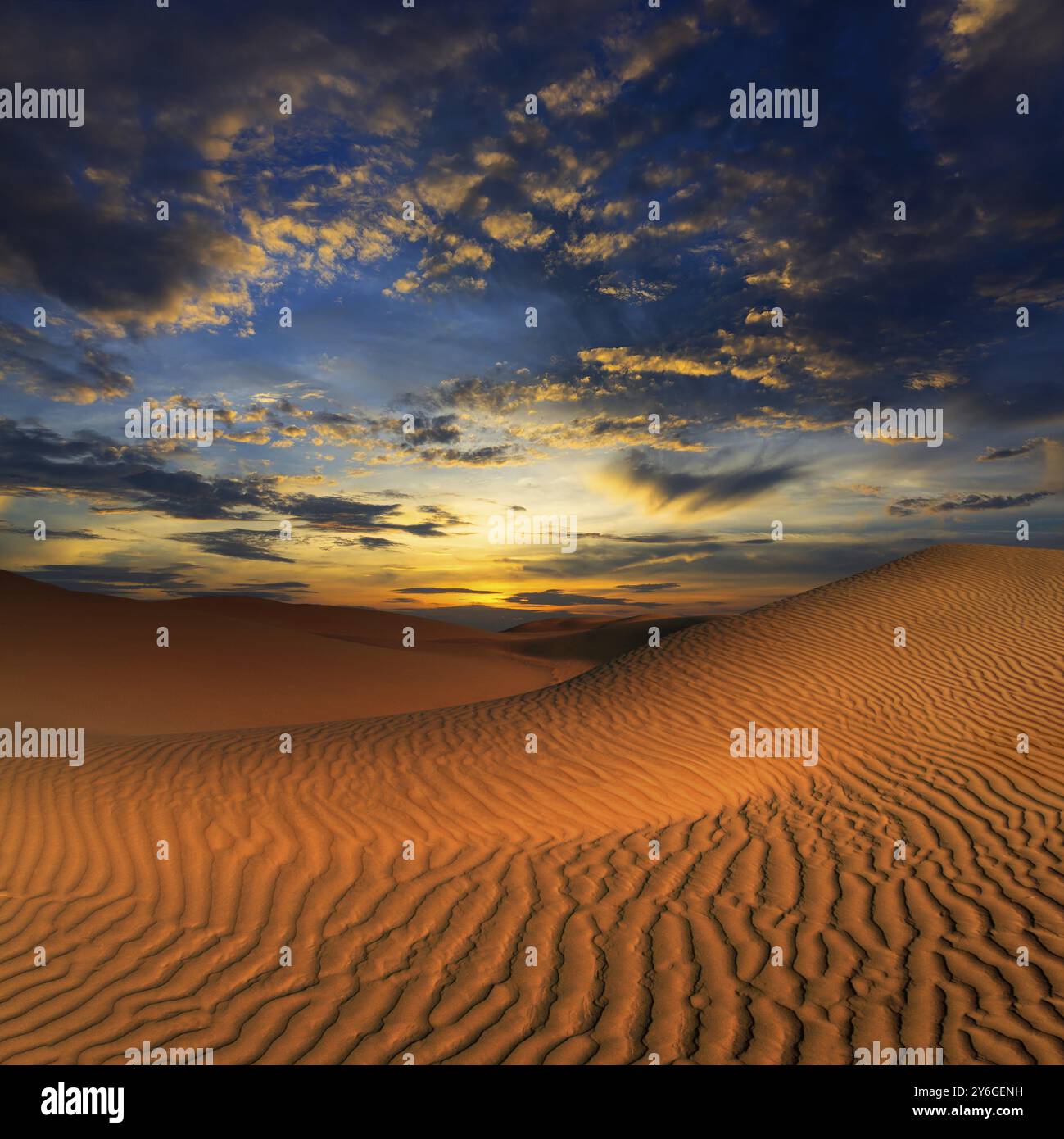 Beatiful landscape with sand dunes in Sahara desert at sunset Stock ...