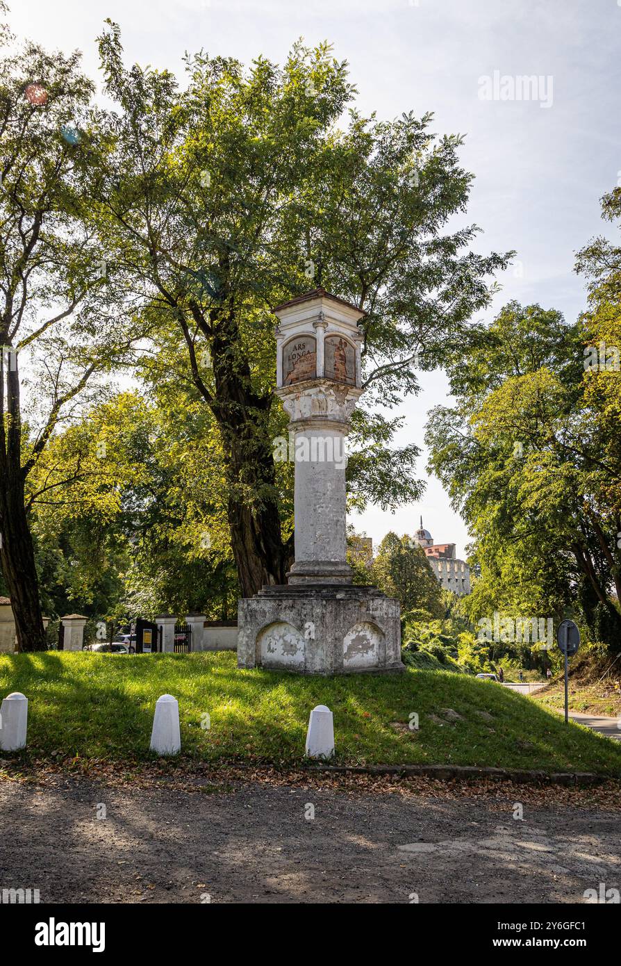 Historical stone pillar hi-res stock photography and images - Alamy