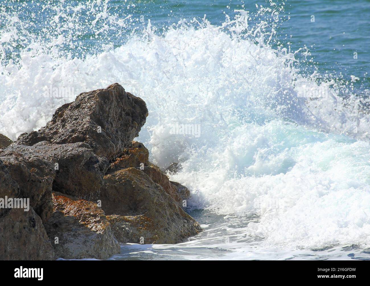 Ocean wave breaks on rocks hi-res stock photography and images - Alamy