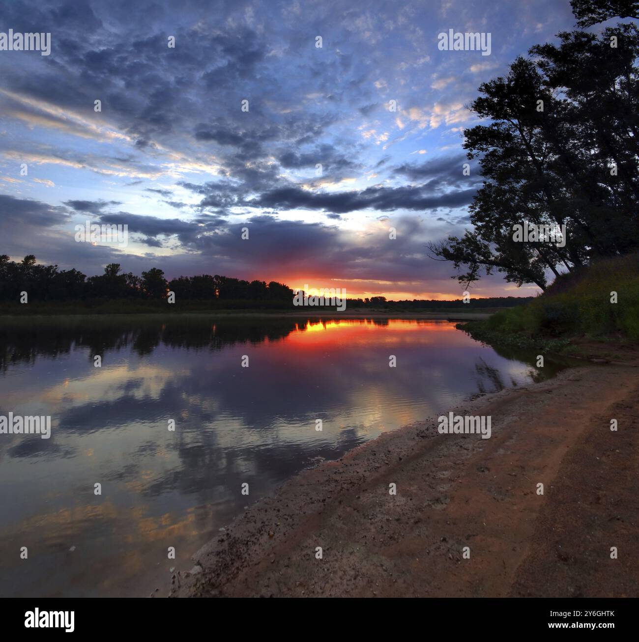 Beautiful shot landscape river hi-res stock photography and images - Alamy