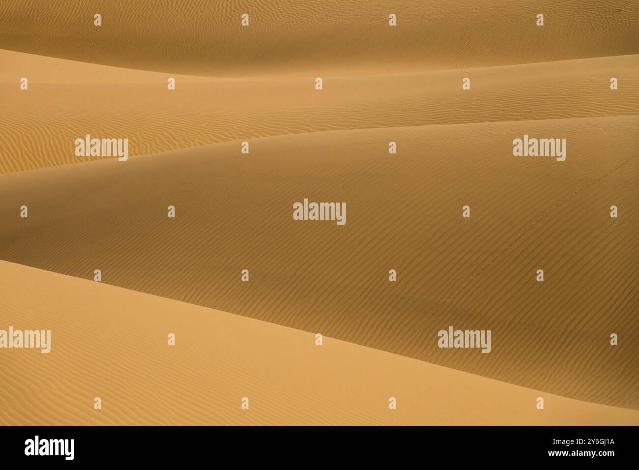 Background with beautiful structures of sandy dunes in the Sahara ...