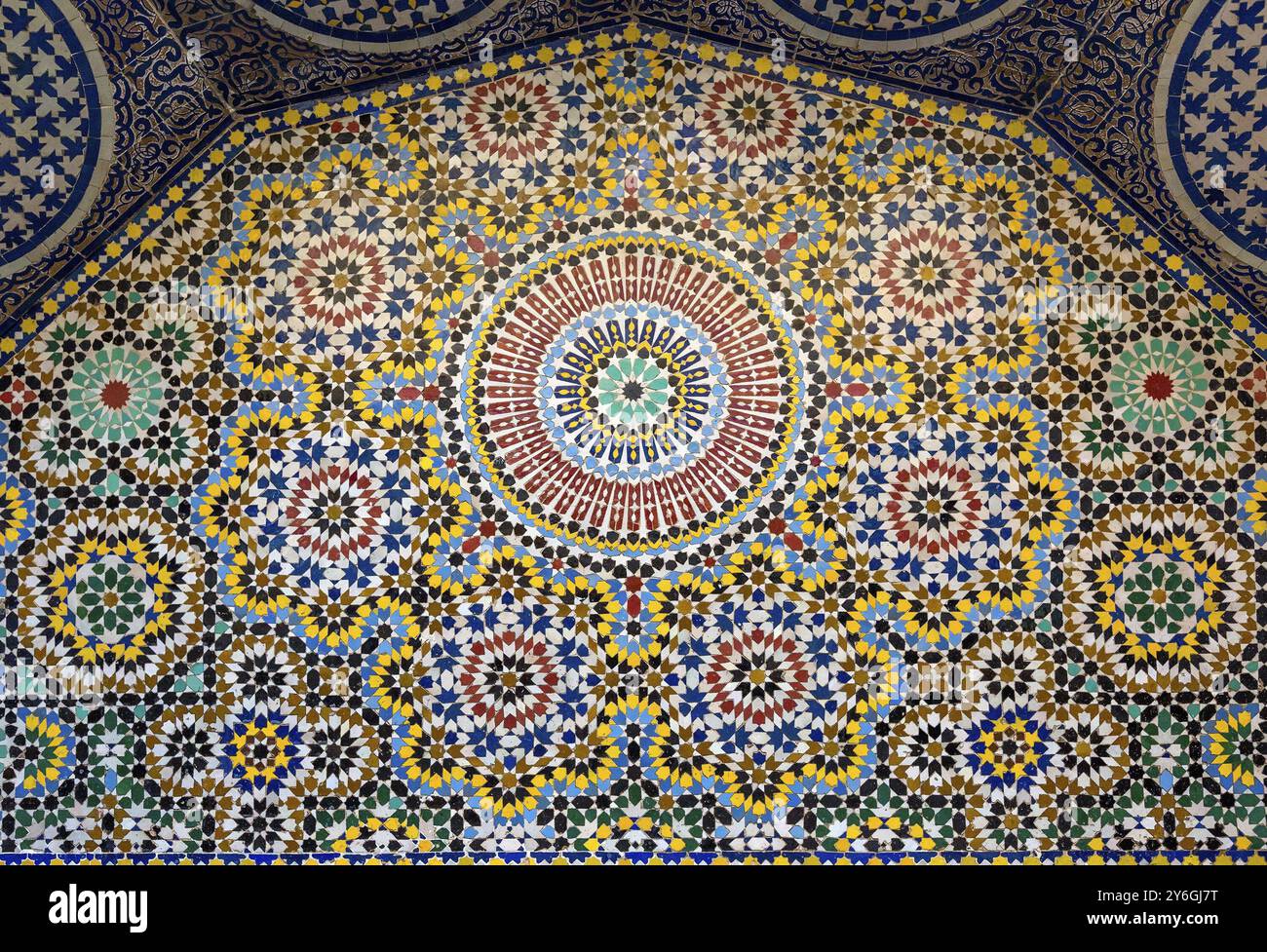 Traditional maroccan pattern tiled background Stock Photo - Alamy