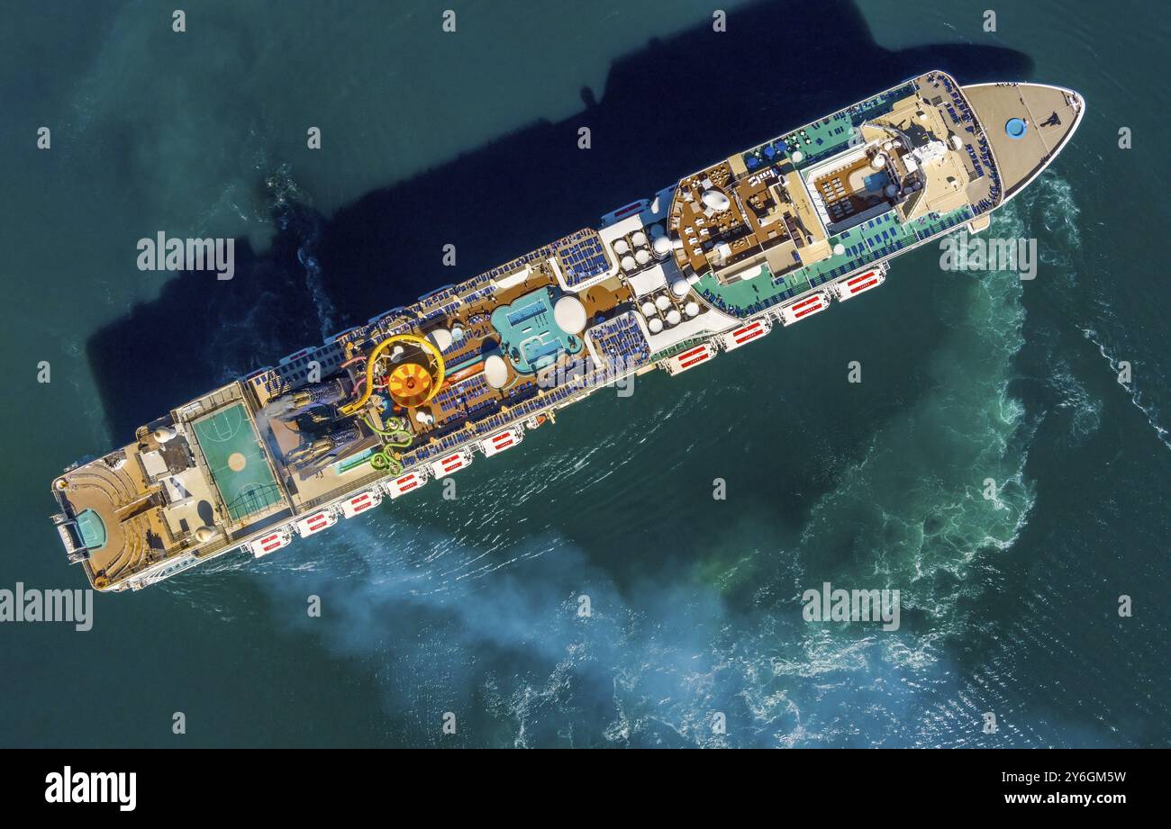 Sailing ship from birds eye view hi-res stock photography and images ...
