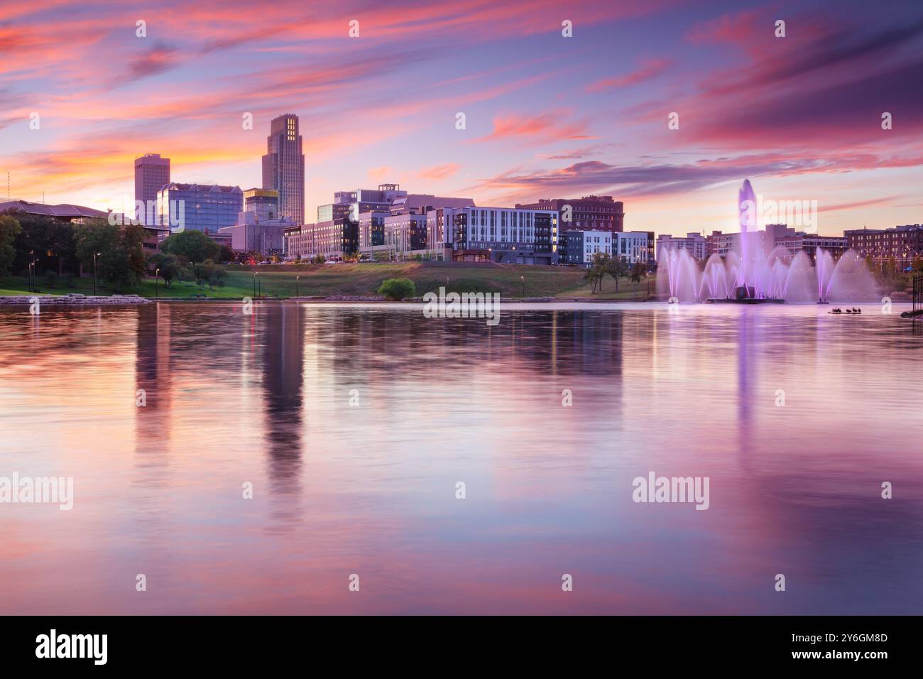 Downtown skyline and outdoors hi-res stock photography and images - Alamy