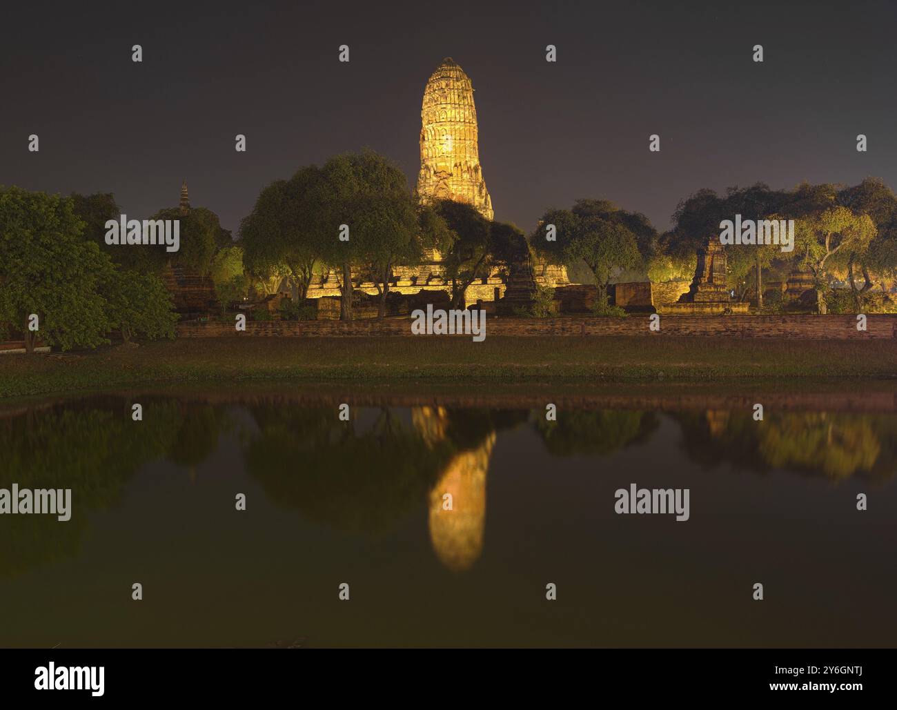 Wat Phra Ram Temple at night in Ayuthaya Historical Park, Thailand ...