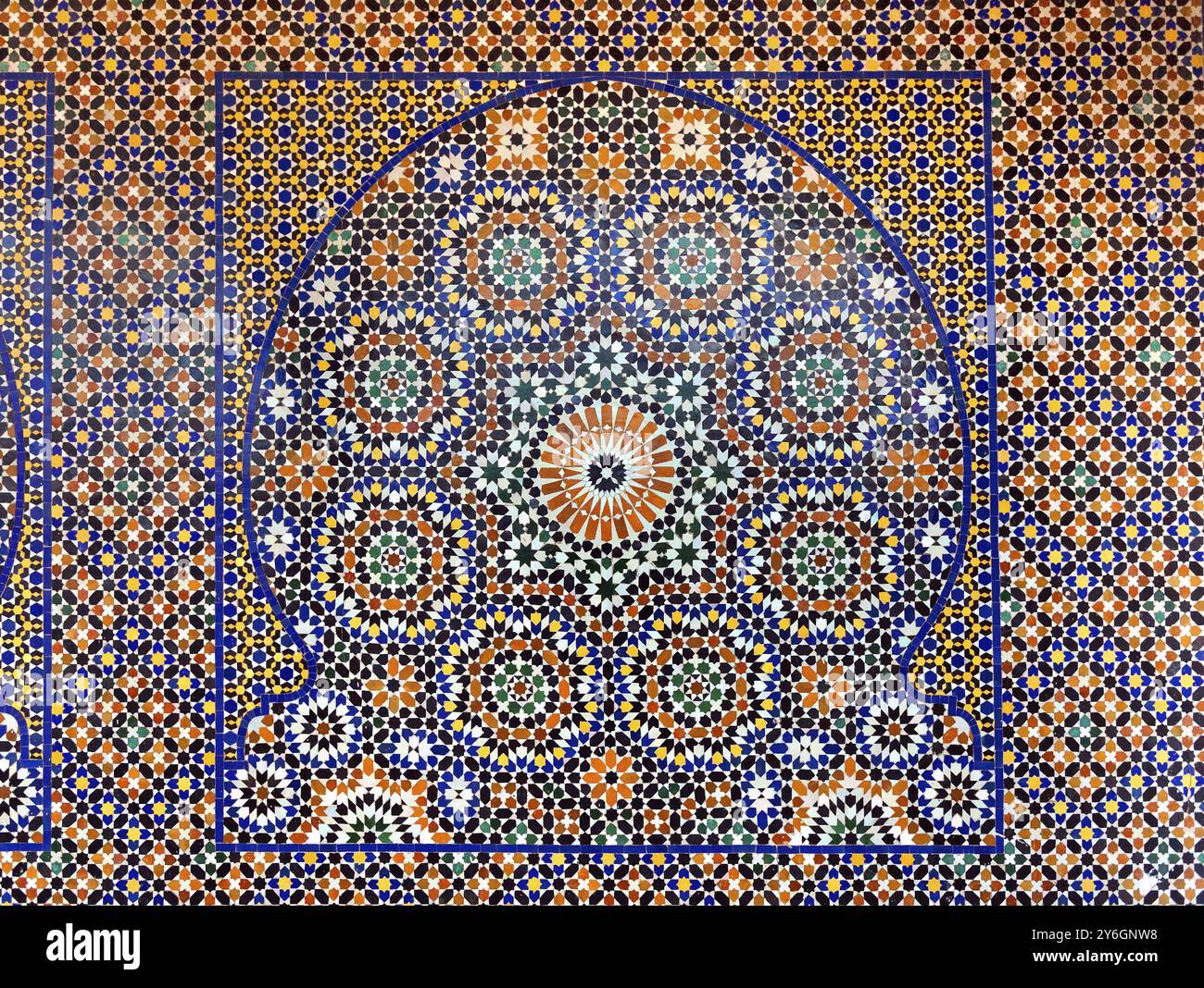 Traditional maroccan pattern tiled background Stock Photo - Alamy