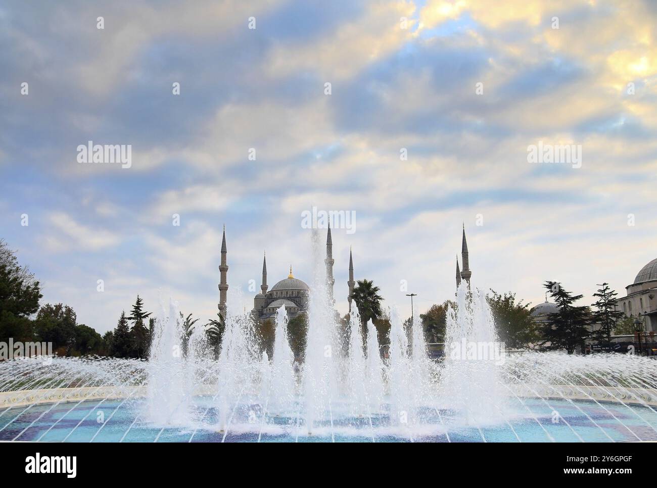 Fountains in mosques hi-res stock photography and images - Alamy