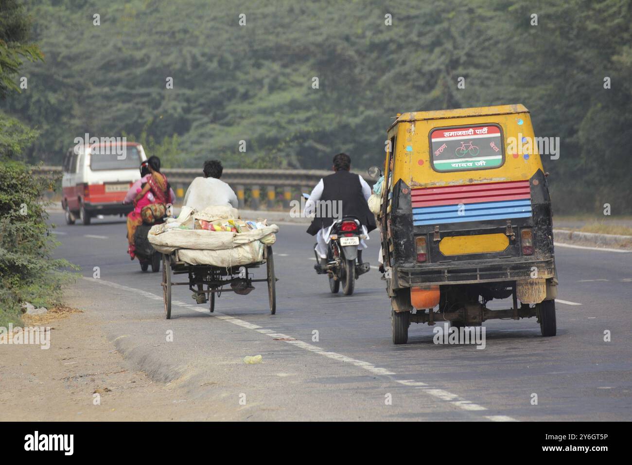 Vehicles people on road hi-res stock photography and images - Alamy