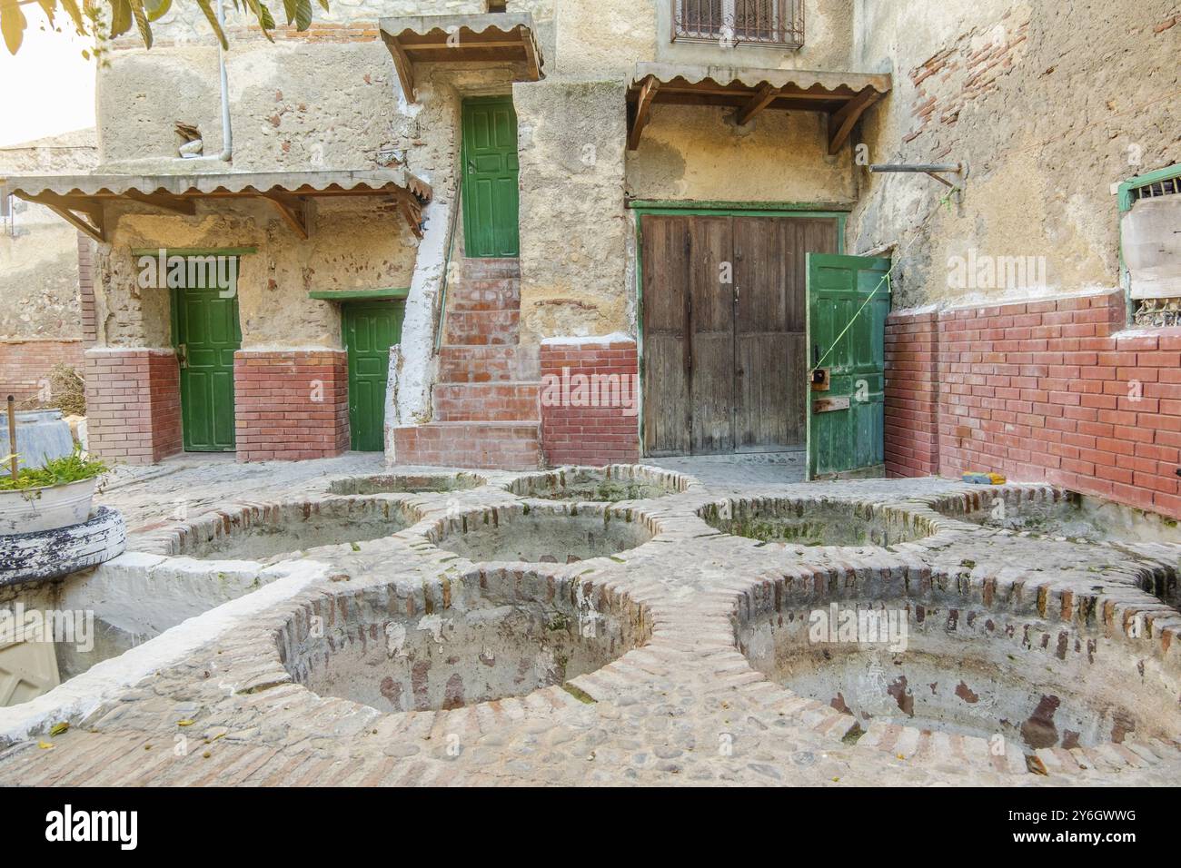 Tannery workshops hi-res stock photography and images - Alamy