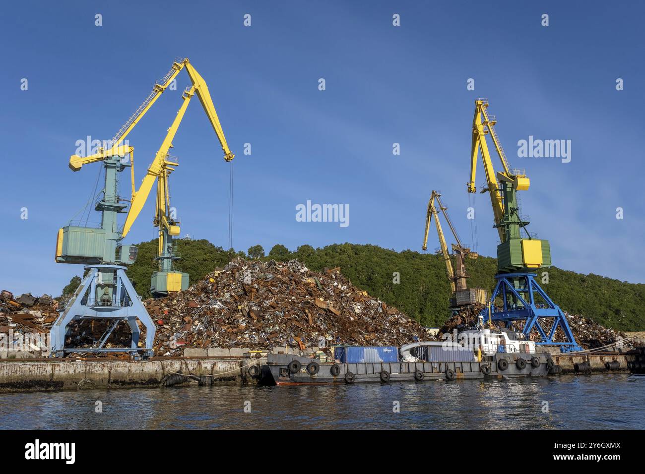Cranes loading scrap metal In port Stock Photo - Alamy